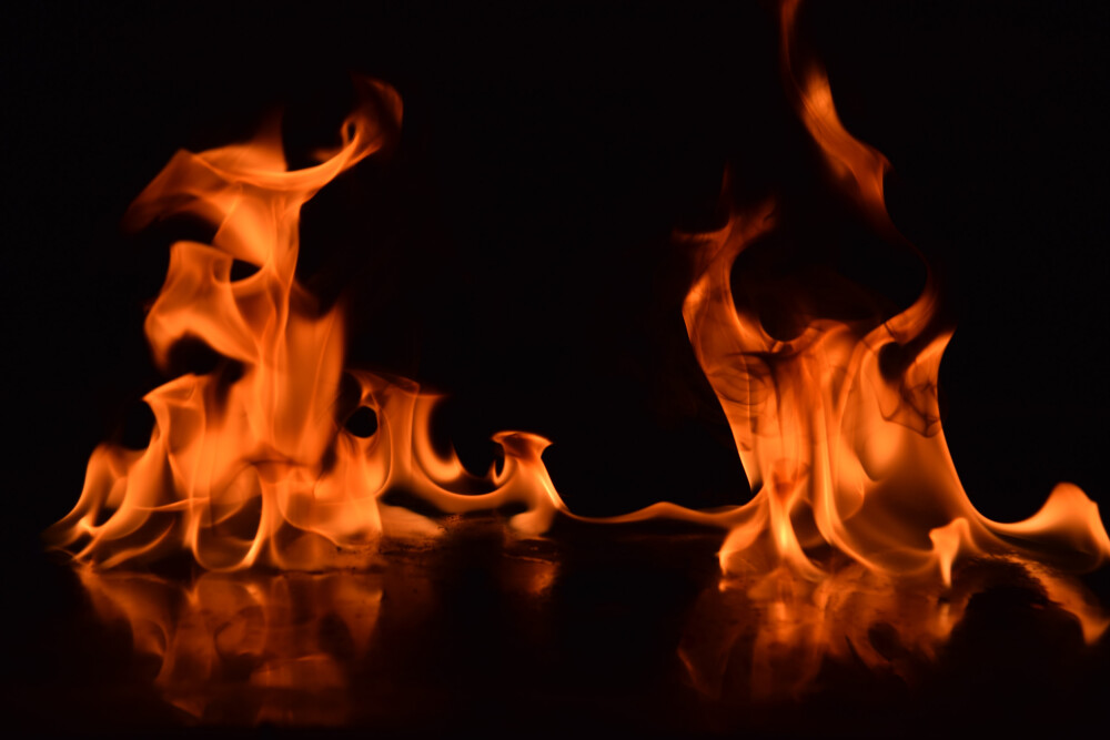What Can You Burn in a Smokeless Fire Pit Without Smoke? — Helios Fire ...